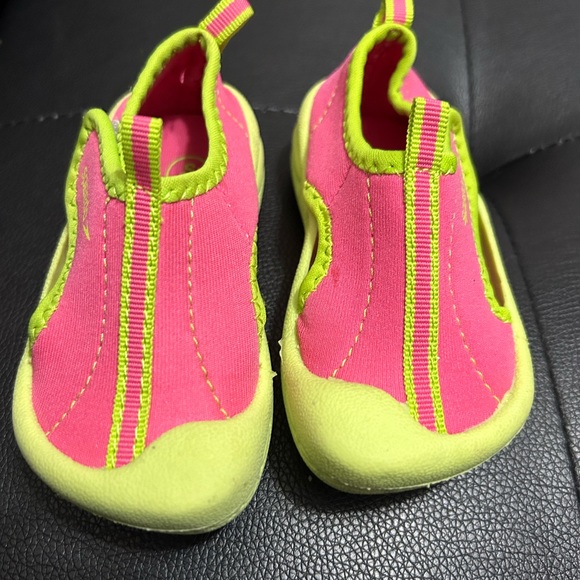 Speedo | Shoes | Speedo Little Kids Size S 56 Water Beach Shoes Pink ...